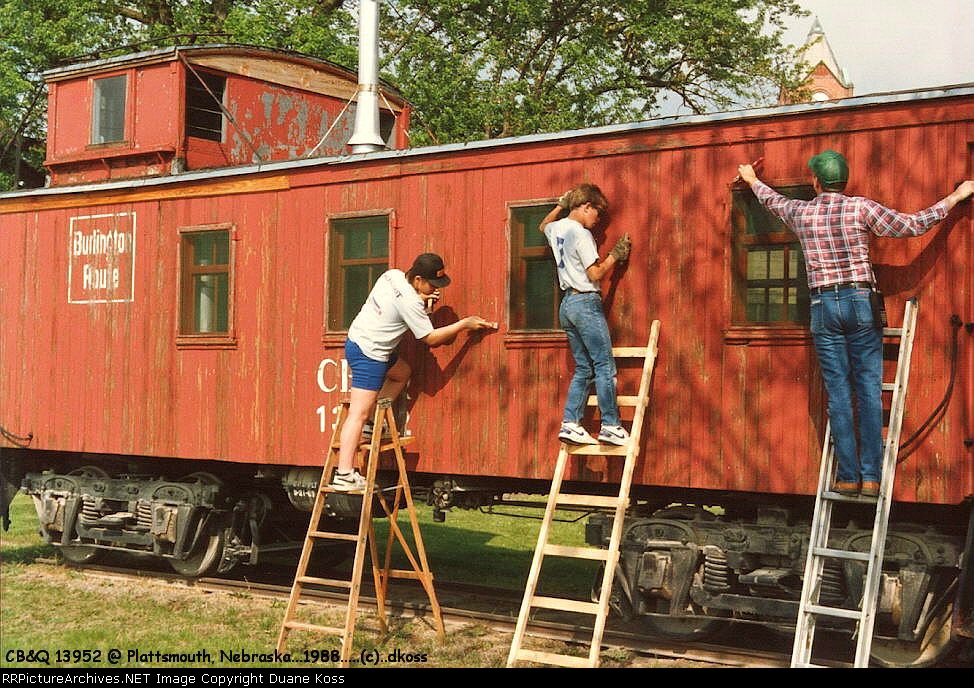 Repainting of CB&Q Caboose 13952 in 1988